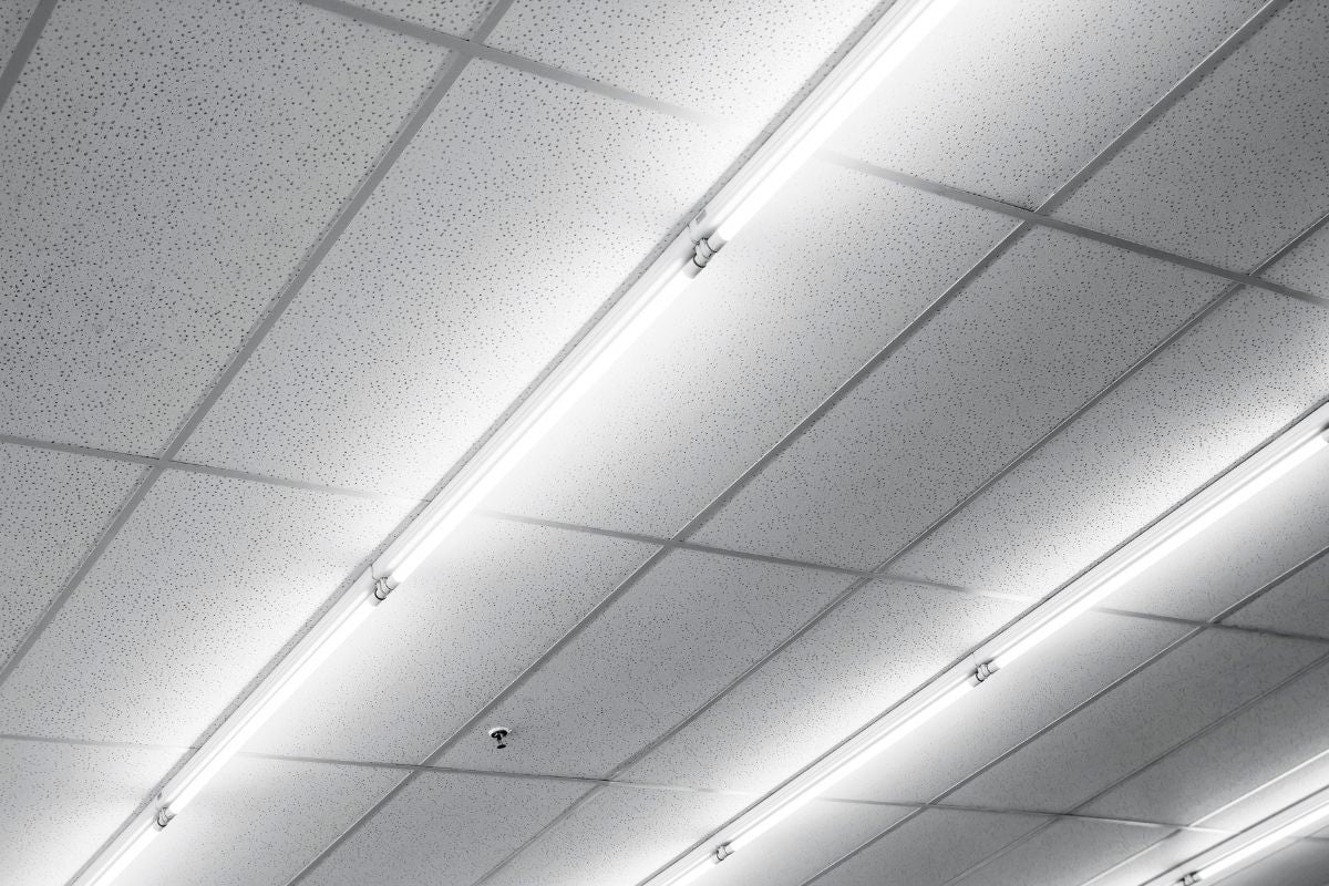Advantages of Transitioning to LED Tubes from Fluorescents - LightUp